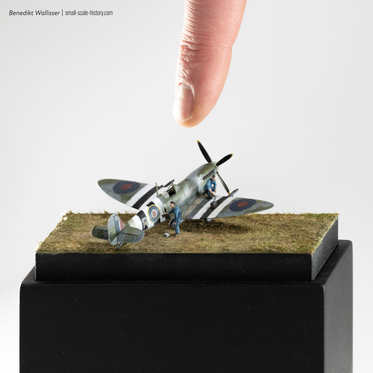 Spitfire MK IX - Small Scale History